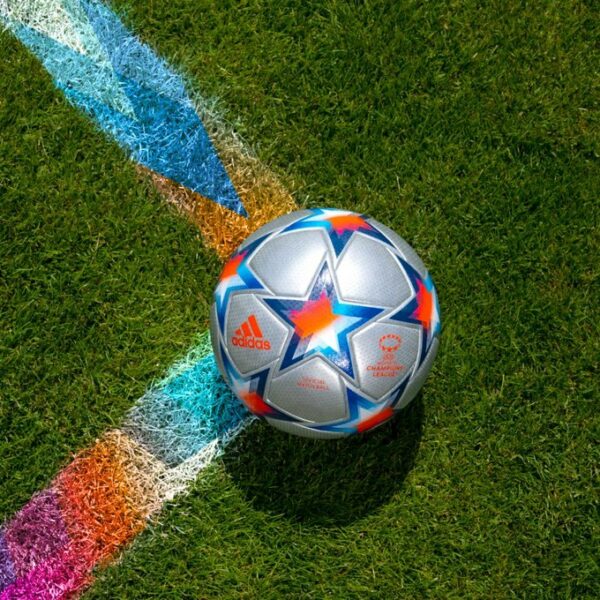C1 Féminine: Le nouveau ballon de la compétition dévoilé (Photo) C1 Féminine: Le nouveau ballon de la compétition dévoilé (Photo)